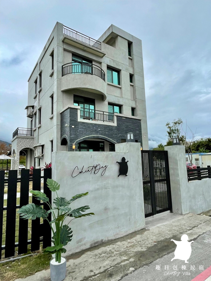 *趣日包棟民宿*近知卡宣公園合法包棟民宿-東大門夜市、海洋公園車程10分鐘《客廳、廚房、烤肉》 - 吉安