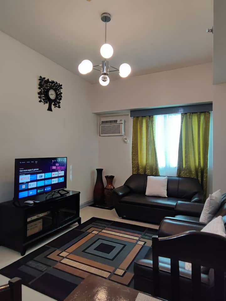 Laurencie's Place Cozy Arnaiz Tower - Makati