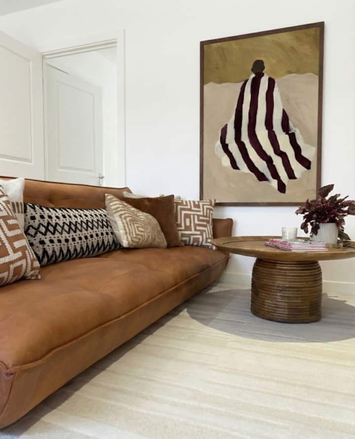 Designer Canary Wharf Flat With Gym & Balcony - London
