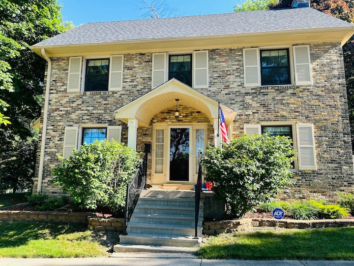 Huckleberry’s Inn - Slurpie’s Room - Milwaukee - Milwaukee, WI