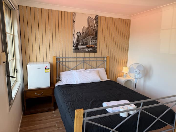 Cosy Room, Friendly House In Prestons Nsw 3. - Liverpool