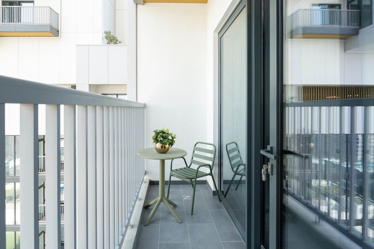 Schicke Wohnung mit 1 Schlafzimmer | Poolblick | The Crest Dubai ...