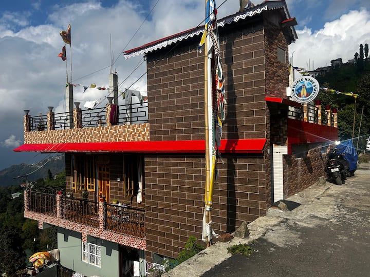 Private Room + Junior Suite (Mountain View) - Darjeeling