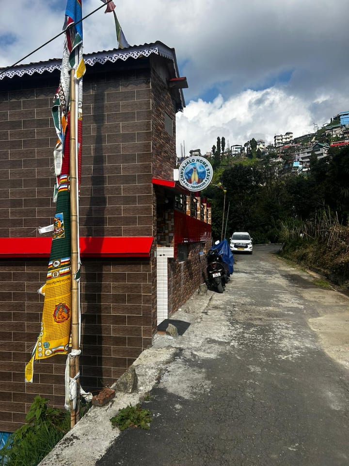 Private Room+ Living+shared Room Chhyajalohomestay - Darjeeling