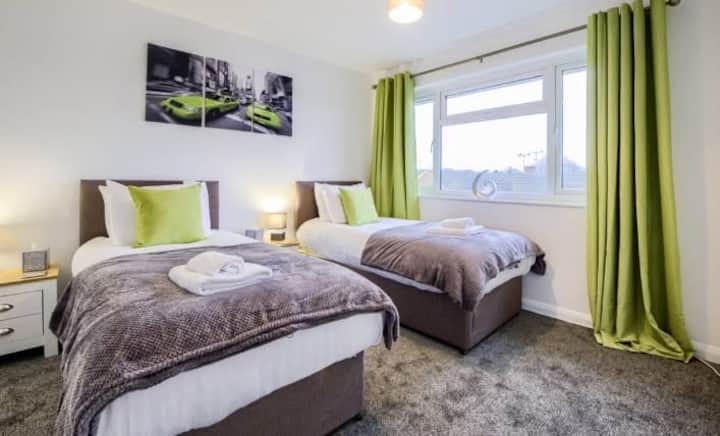 Cosy 3br Sleeps 6 | Family & Contractor Stays - 몰드