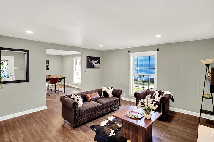 Howdy Hideout - Greenwood, IN