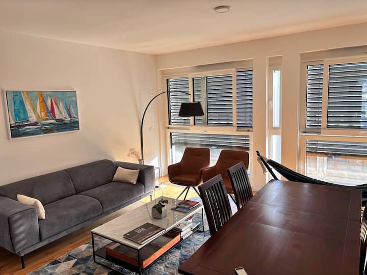 Centrally Located Overlooking The Old Town & Rhône - Genève