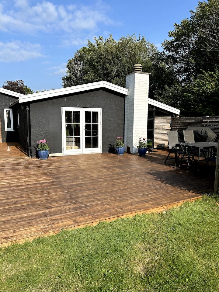 Charmerende Gammelt Sommerhus 1000 M Fra Stranden - Danemark