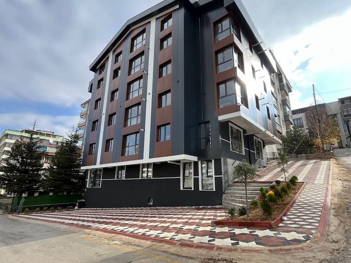 Ankara Merkezde  Konsolosluklara Yakın 1+1 Daire - Ankara