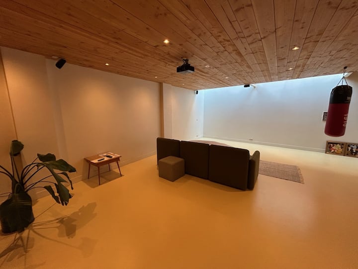 Private Cinema! - Spacious & Clean - Eindhoven