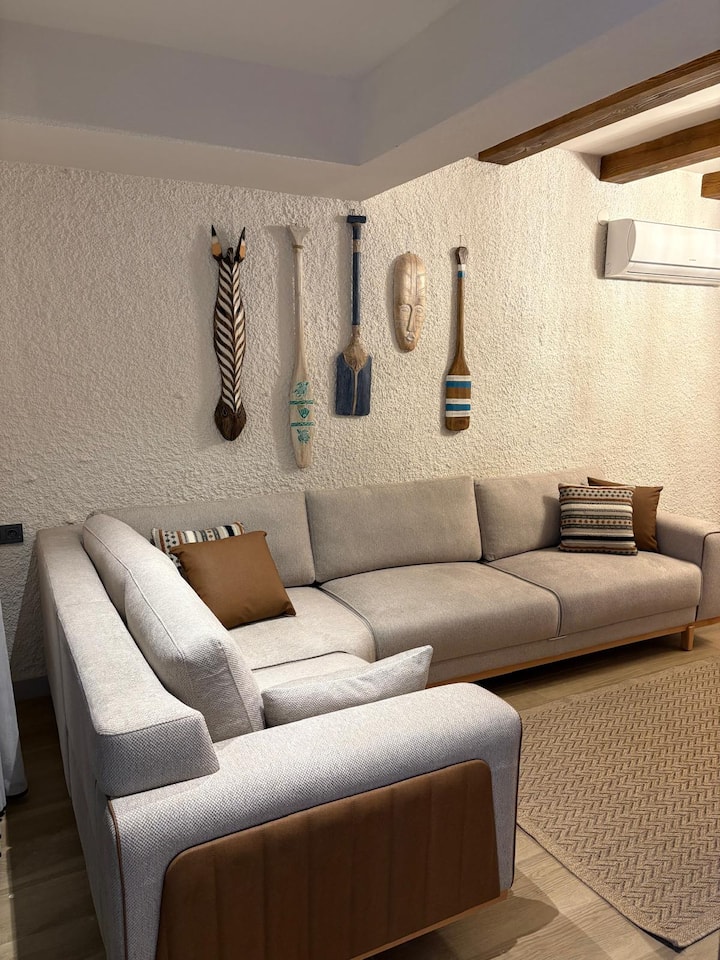 Urla Merkezde Yeni Modern Bahçeli Taşev - Urla