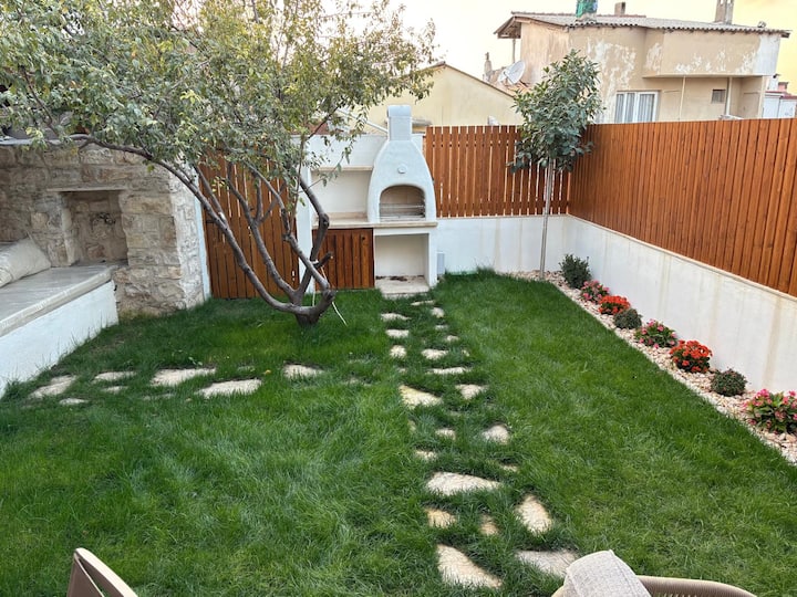 Urla Merkezde Yeni Modern Bahçeli Taşev - Urla