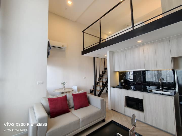 素坤逸轻轨沿线Onnut第一高楼一卧loft公寓/泳池gym/月租送接机/近地铁/直通四面佛市中心 - Thaïlande