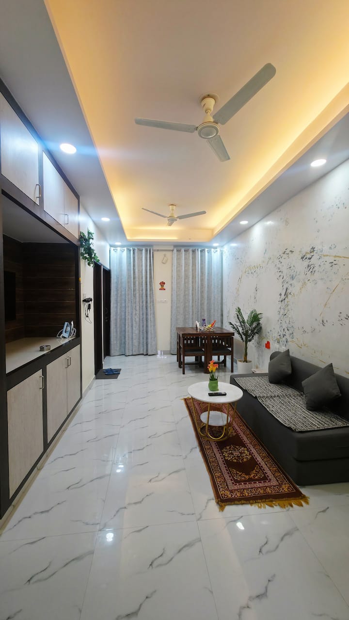Luxury 2bhk - Snacks, Stream & Near Airport - Jaipur