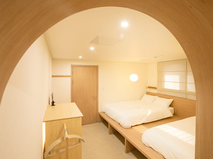 그리다    교동202호 [오픈특가]6인숙소 대구핫플 교동,동성로,중앙로역, 무료Ott - Daegu