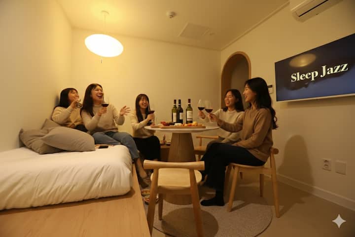 그리다    교동202호 [오픈특가]6인숙소 대구핫플 교동,동성로,중앙로역, 무료Ott - Daegu