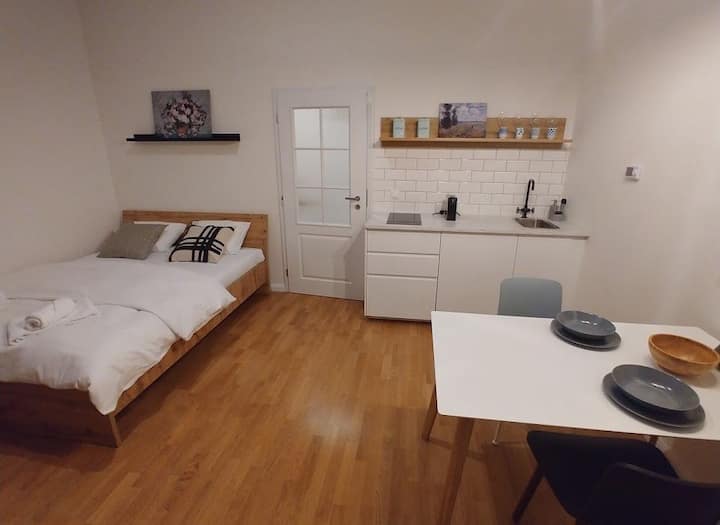 Cozy Apartment In Historical Center With Balcony - Prague