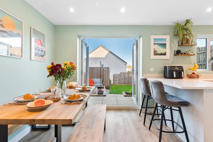 Peaceful Cottage With Garden Near Beaches - 팰머스