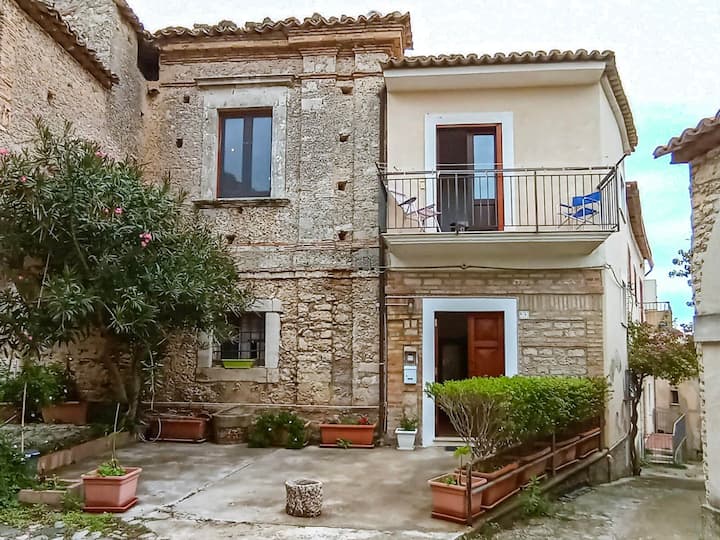 Casa Daniele · A Due Passi Dal Duomo - Gioiosa Ionica