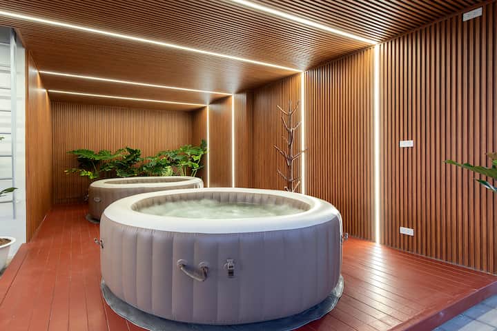 Capitel Sathorn 3br • Elevator & Rooftop Hot Tub - Bangkok