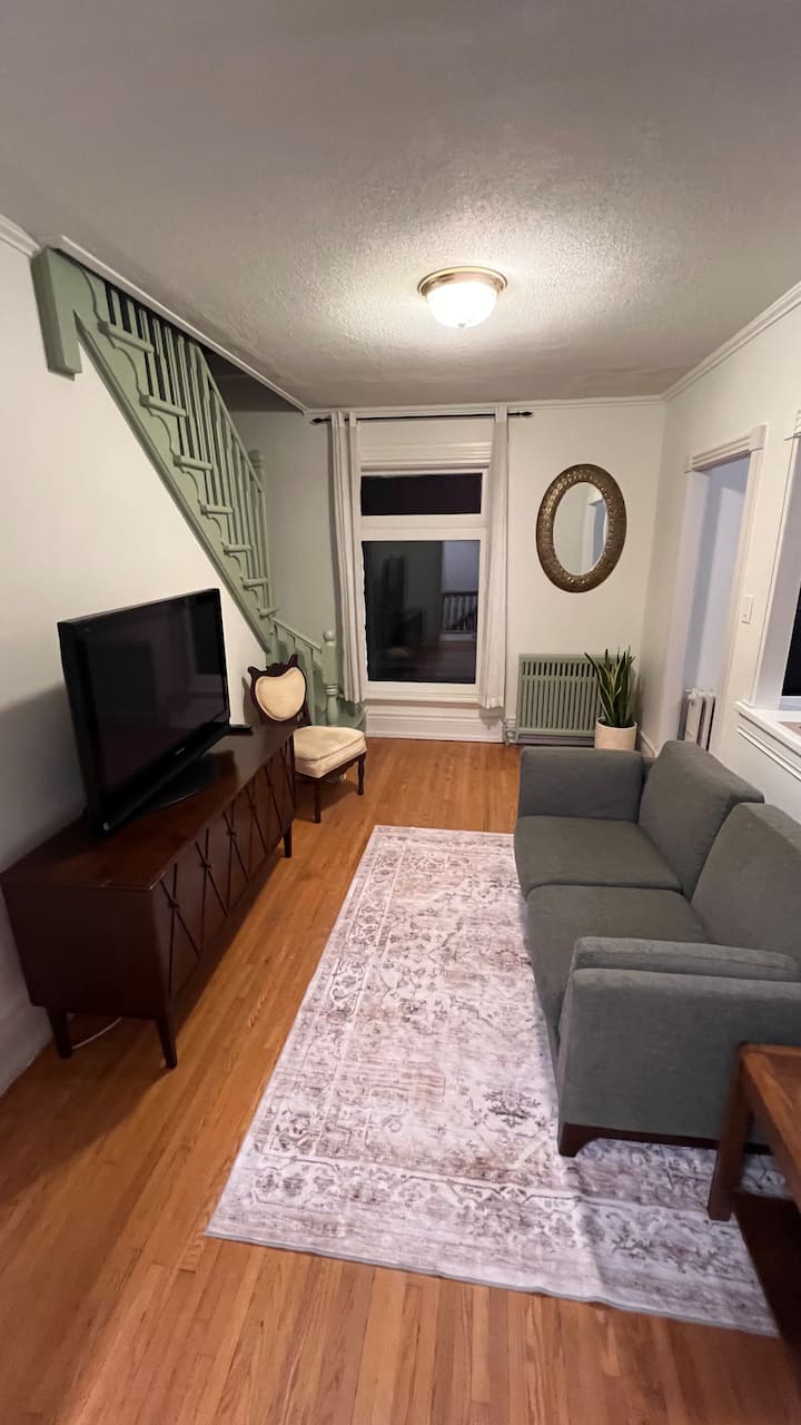 Old-soul Charm, Modern Comfort Suite | 2+ Bedrooms - Peterborough, ON, Canadà