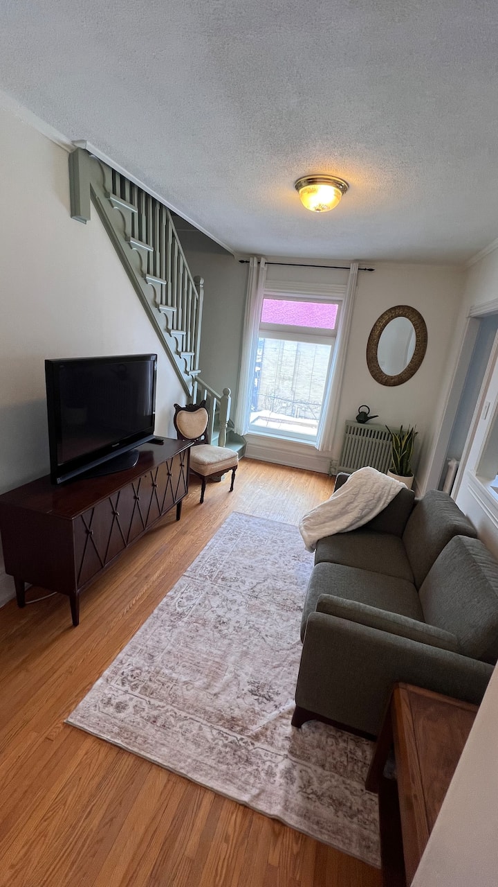 Old-soul Charm, Modern Comfort Suite | 2+ Bedrooms - Peterborough, ON, Canada