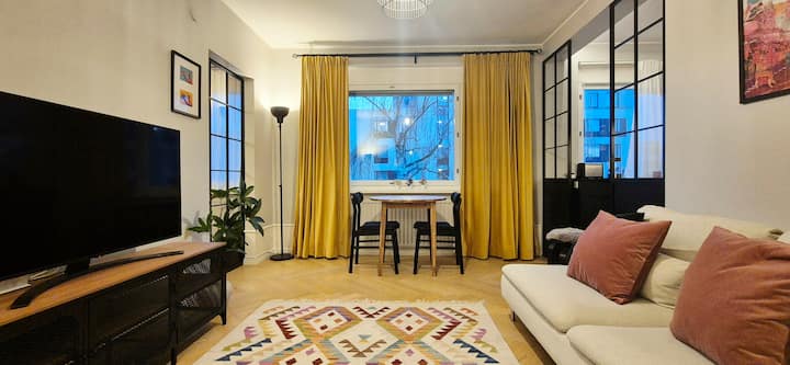 Cozy, Central Penthouse Right Next To Metro & Mall - Helsinki