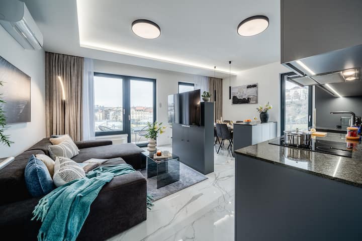 2bdr Apt W Garage • Ac • Terrace & Grill • Balcony - Prague