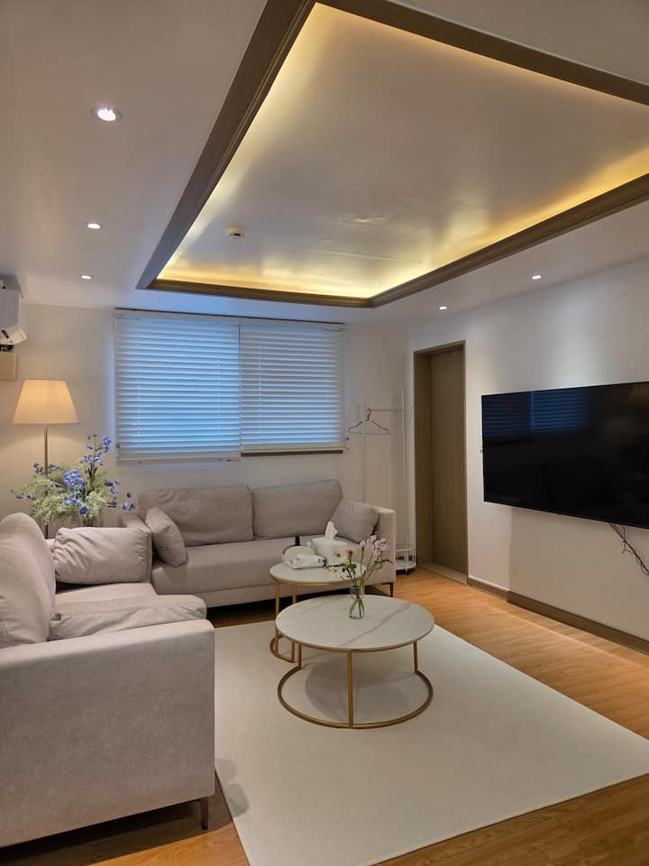 402하이스테이/황리단길/터미널/마트도보5분/깨끗한숙소/비대면체크인무료주차/뚜벅여행가성비갑 - Gyeongju-si