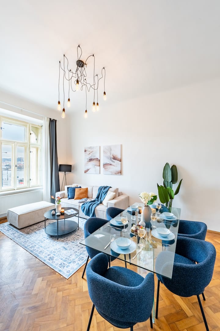 Riverside 2bdr Apt. W/ Workspace • Tv & Netflix - Prague