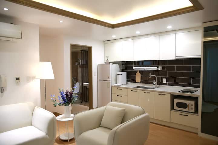 303하이스테이/황리단길/하나로마트/터미널/도보5분/깨끗한숙소/비대면체크인무료주차/뚜벅여행 - Gyeongju-si