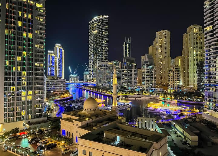 Beautiful Marina View Two Bedroom Luxury Apartment - Dubai Marina