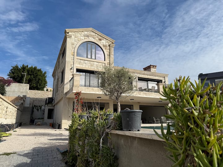6m High Ceiling, Real Stone Building. - Alaçatı