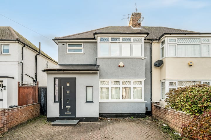 Spacious Family Home Near Heathrow, Rugby Stadium - Hounslow