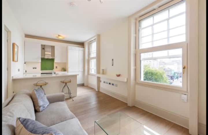 Walk Everywhere City Centre Apartment - Dun Laoghaire