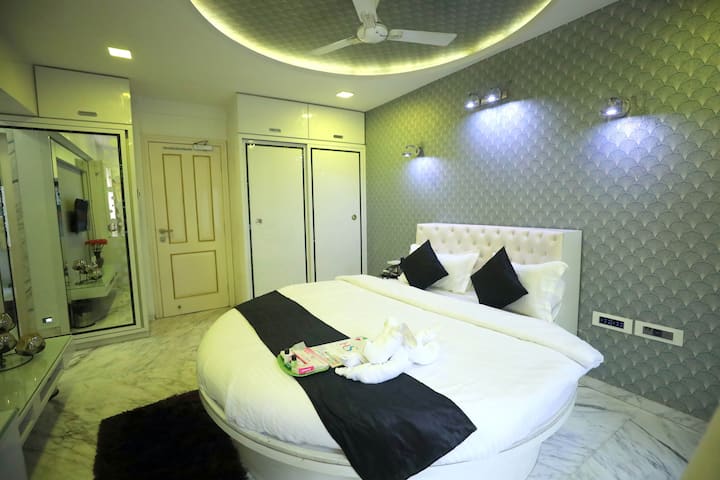 Spacious 4 Bhk Villa In Kandivali Gym, Pool & Bbq - Mumbai