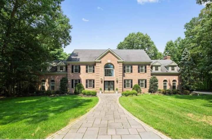654) 5 Bedrooms | Indoor Pool | Huge Yard - Rowan University, Glassboro