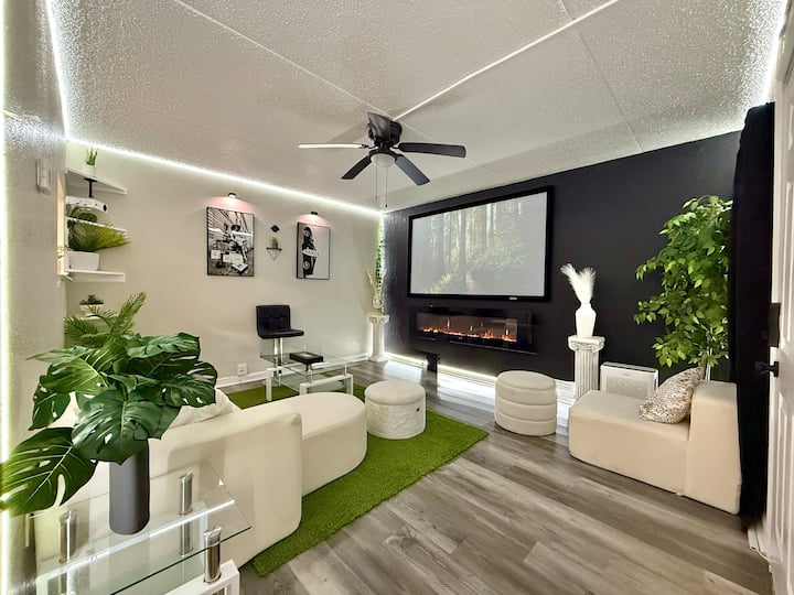 Lux•turf Cinema Townhome•cozy Fireplace•dream Vibe - Oasis Resort, Gulfport