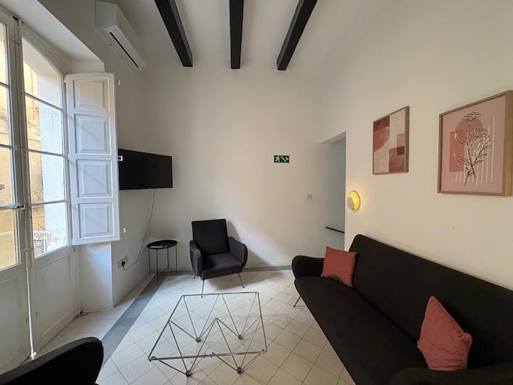 Charming 1br Townhouse, Steps From The City Centre - La Valette