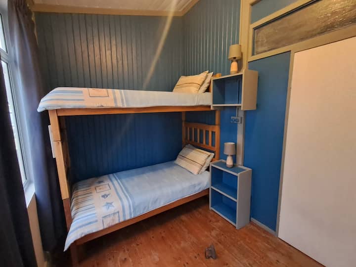 Room 4 With Private Outdoor Access - Umkomaas