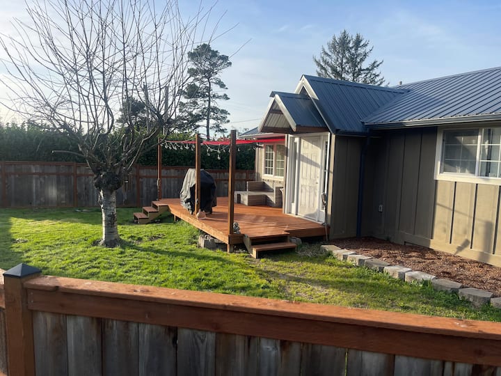 Cozy Open-concept Getaway That’s Pet Friendly - Coos Bay, OR