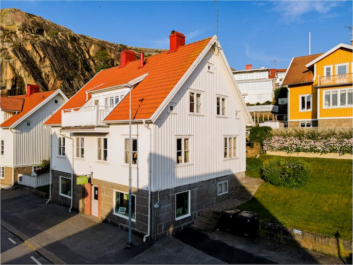 Cozy Sea View Apartment In Central Fjällbacka - Tanum