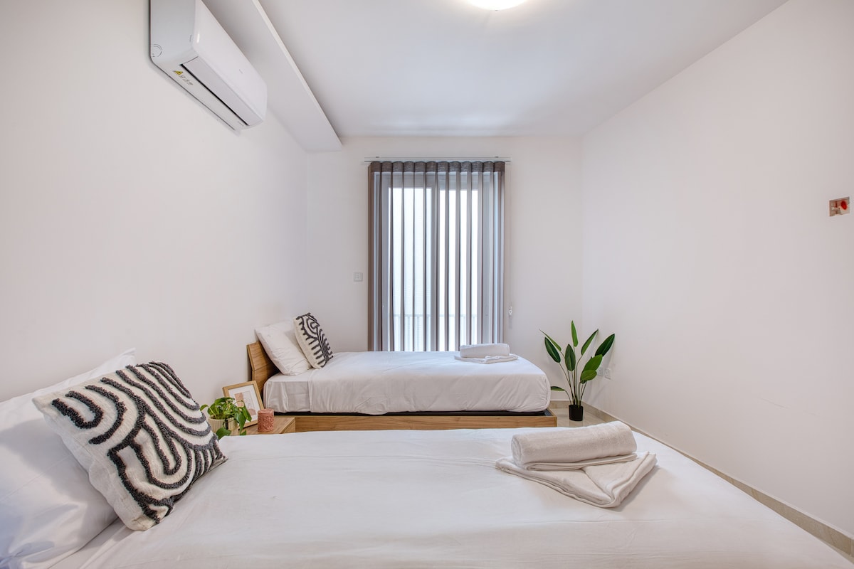 Nouvel appartement d'une chambre avec vue sur la mer — Dernier étage ...