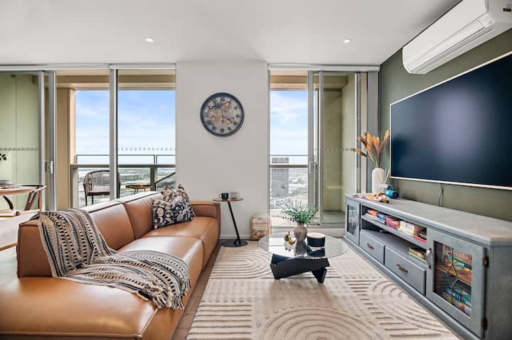 Live Luxe| Luxury 3br Sub Ph W/parking, Pool & Gym - Melbourne