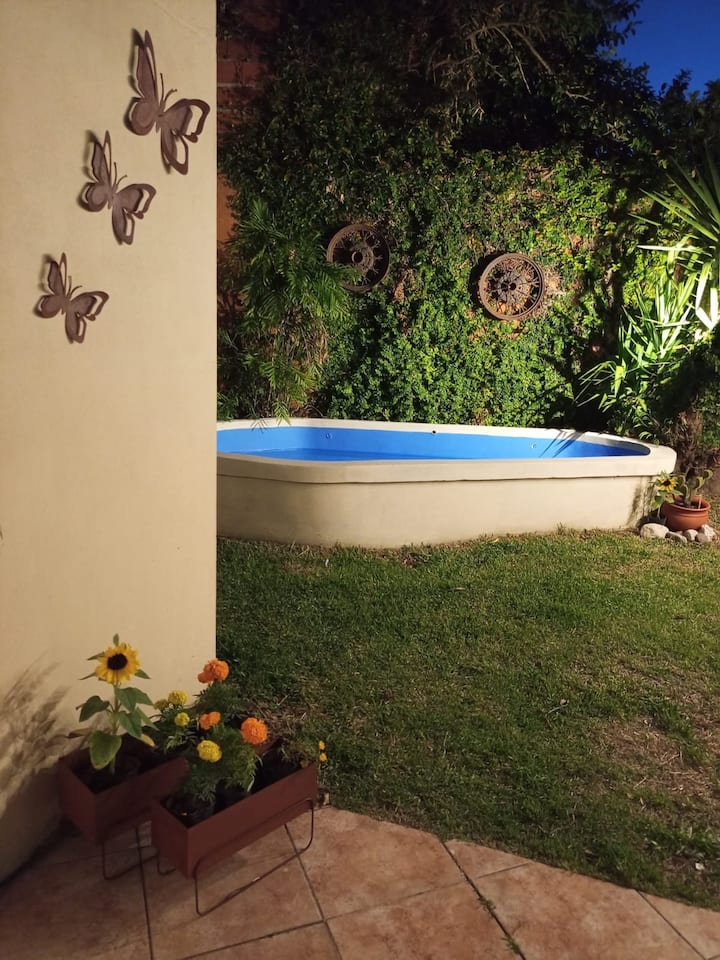 Casa Con Alma De Paraná. Patio Encantador. - Paraná