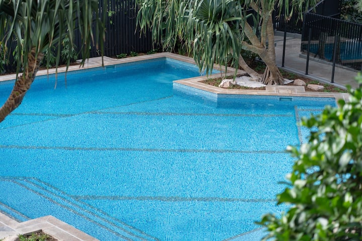 Cozy 1br Retreat Modern Comfort Pool & Gym C20 - Brisbane