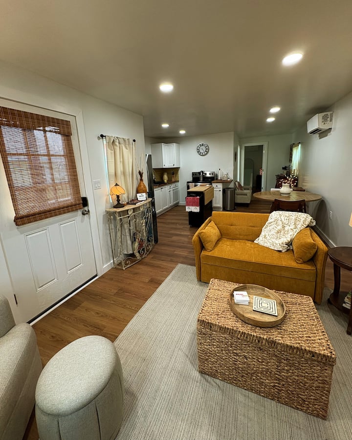 Hello Sunshine Cabin - Taylor, TX