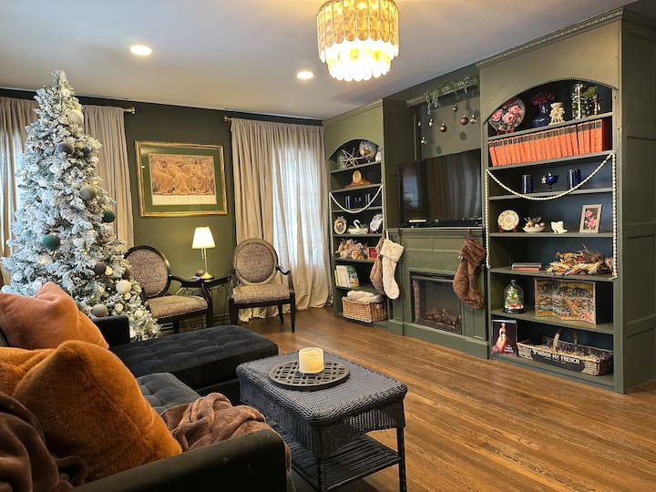 Milli House • Vintage-modern Cape Cod + King Suite - Bavaria, KS