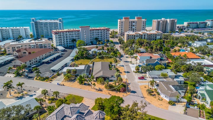 Venice Island Escape · Steps To Beach · Workspace - Venice Beach, FL