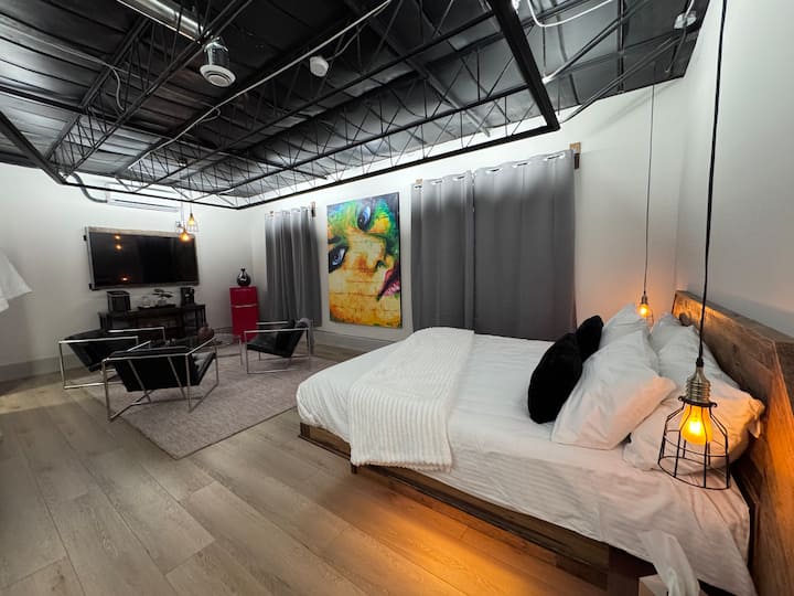 The Keon Hotel, Rm #6 (King Bed) - Gatineau